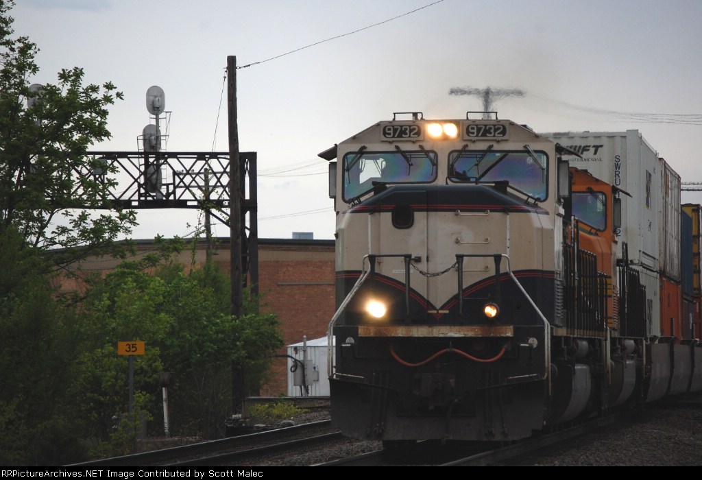 BNSF 9732 & 9885